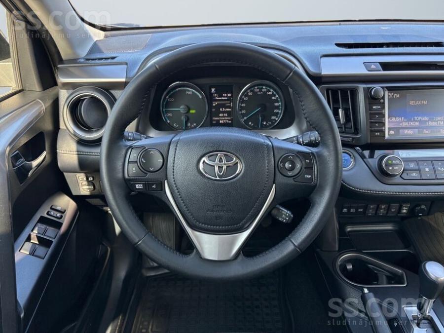 Grey Toyota RAV4 2018 in Riga, with an engine capacity of 2.50 L and mileage of 87 thousand km for 19300 €, photo 21 on AUTOMOTO.COM.LV