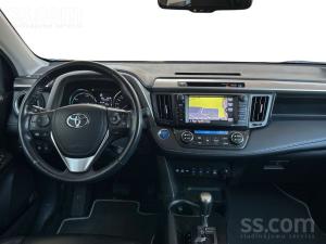Grey Toyota RAV4 2018 in Riga, with an engine capacity of 2.50 L and mileage of 104 thousand km for 19500 €, photo 8 on AUTOMOTO.COM.LV