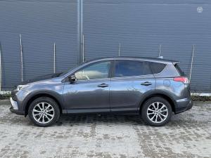 Grey Toyota RAV4 2018 in Vilnius, with an engine capacity of 2.00 L and mileage of 197 thousand km for 15900 €, photo 3 on AUTOMOTO.COM.LV