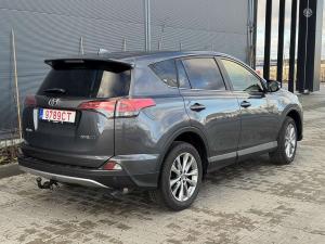 Grey Toyota RAV4 2018 in Vilnius, with an engine capacity of 2.00 L and mileage of 197 thousand km for 15900 €, photo 5 on AUTOMOTO.COM.LV
