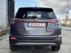 Grey Toyota RAV4 2018 in Vilnius, with an engine capacity of 2.00 L and mileage of 197 thousand km for 15900 €, photo 7 on AUTOMOTO.COM.LV