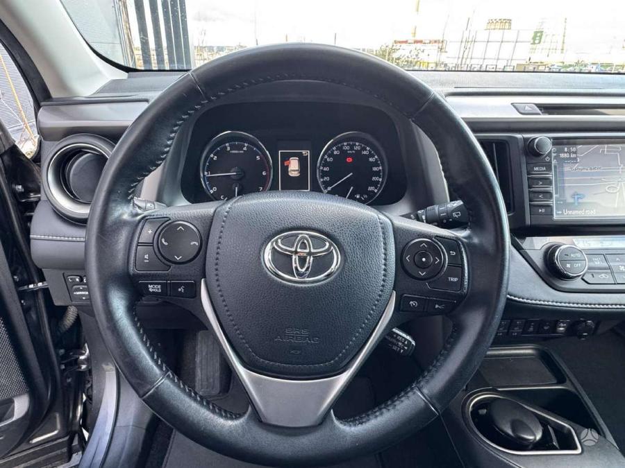 Grey Toyota RAV4 2018 in Vilnius, with an engine capacity of 2.00 L and mileage of 197 thousand km for 15900 €, photo 14 on AUTOMOTO.COM.LV