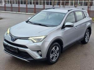 Grey Toyota RAV4 2018 in Rokiskis, with an engine capacity of 2.49 L and mileage of 270 thousand km for 9950 €, photo 2 on AUTOMOTO.COM.LV