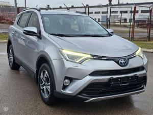 Grey Toyota RAV4 2018 in Rokiskis, with an engine capacity of 2.49 L and mileage of 270 thousand km for 9950 €, photo 3 on AUTOMOTO.COM.LV