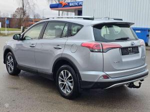 Grey Toyota RAV4 2018 in Rokiskis, with an engine capacity of 2.49 L and mileage of 270 thousand km for 9950 €, photo 18 on AUTOMOTO.COM.LV