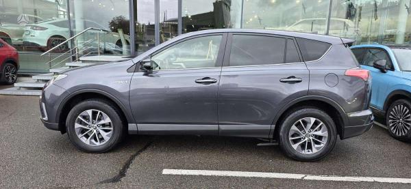 Grey Toyota RAV4 2018 in Vilnius, with an engine capacity of 2.49 L and mileage of 188 thousand km for 17650 €, photo 6 on AUTOMOTO.COM.LV