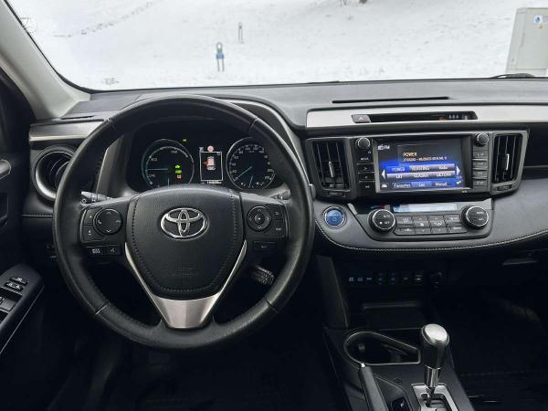 Grey Toyota RAV4 2018 in Kaunas, with an engine capacity of 2.49 L and mileage of 194 thousand km for 17350 €, photo 3 on AUTOMOTO.COM.LV