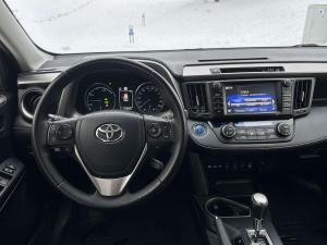 Grey Toyota RAV4 2018 in Kaunas, with an engine capacity of 2.49 L and mileage of 194 thousand km for 17350 €, photo 3 on AUTOMOTO.COM.LV