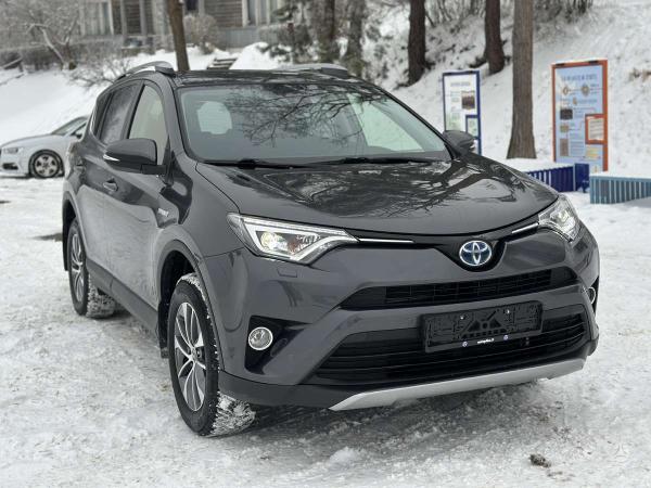 Grey Toyota RAV4 2018 in Kaunas, with an engine capacity of 2.49 L and mileage of 194 thousand km for 17350 €, photo 5 on AUTOMOTO.COM.LV
