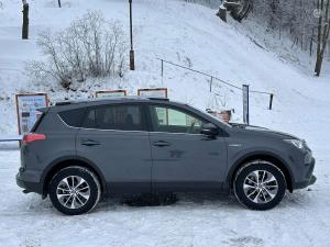 Grey Toyota RAV4 2018 in Kaunas, with an engine capacity of 2.49 L and mileage of 194 thousand km for 17350 €, photo 6 on AUTOMOTO.COM.LV