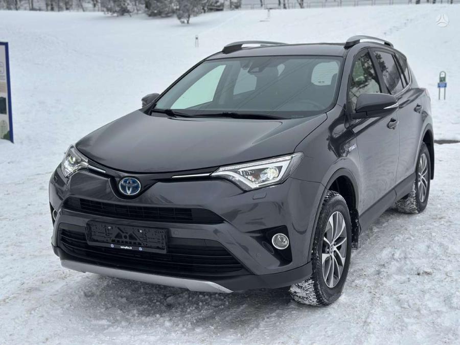 Grey Toyota RAV4 2018 in Kaunas, with an engine capacity of 2.49 L and mileage of 194 thousand km for 17350 €, photo 8 on AUTOMOTO.COM.LV