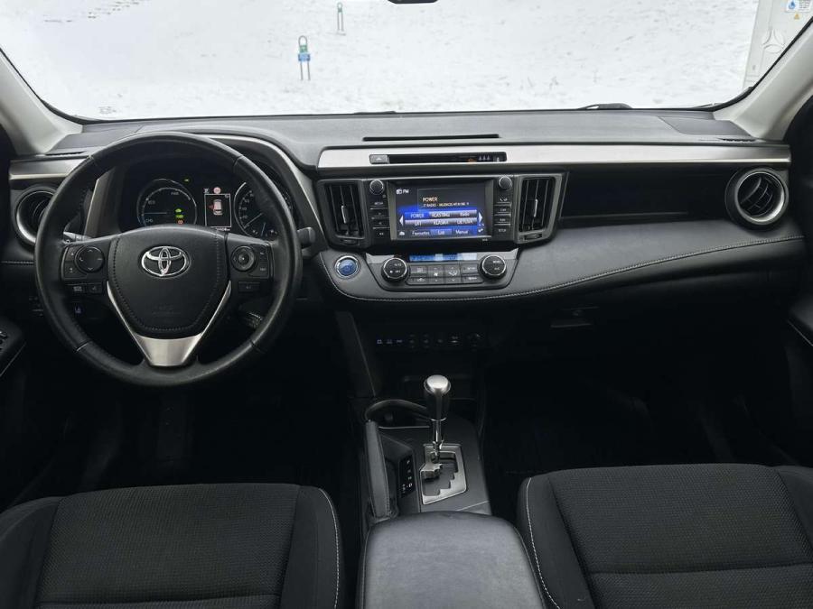 Grey Toyota RAV4 2018 in Kaunas, with an engine capacity of 2.49 L and mileage of 194 thousand km for 17350 €, photo 10 on AUTOMOTO.COM.LV