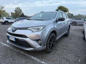 Grey Toyota RAV4 2018 in Siauliai, with an engine capacity of 2.49 L and mileage of 105 thousand km for 17800 €, photo  on AUTOMOTO.COM.LV