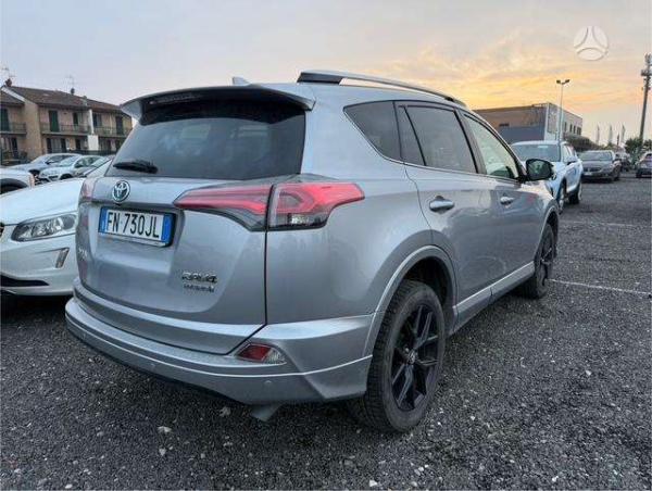 Pelēks Toyota RAV4 2018 Šauļi, ar dzinēja tilpumu 2.49 L un nobraukumu 105 tūkst. km par 17800 €, foto 4 vietnē AUTOMOTO.COM.LV