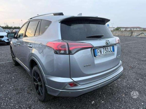 Pelēks Toyota RAV4 2018 Šauļi, ar dzinēja tilpumu 2.49 L un nobraukumu 105 tūkst. km par 17800 €, foto 6 vietnē AUTOMOTO.COM.LV