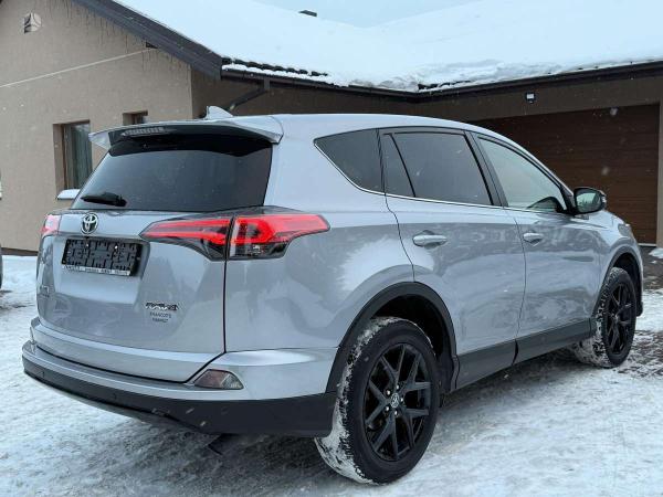 Pelēks Toyota RAV4 2018 Utena, ar dzinēja tilpumu 2.00 L un nobraukumu 214 tūkst. km par 14250 €, foto 4 vietnē AUTOMOTO.COM.LV