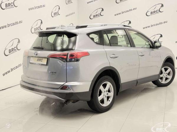 Pelēks Toyota RAV4 2018 Viļņa, ar dzinēja tilpumu 1.99 L un nobraukumu 136 tūkst. km par 17500 €, foto 3 vietnē AUTOMOTO.COM.LV