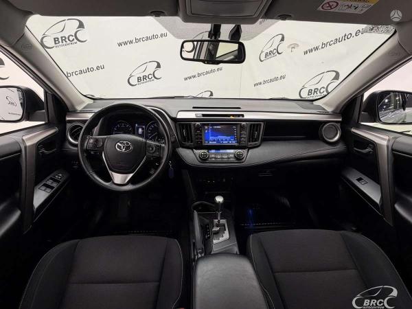 Pelēks Toyota RAV4 2018 Viļņa, ar dzinēja tilpumu 1.99 L un nobraukumu 136 tūkst. km par 17500 €, foto 4 vietnē AUTOMOTO.COM.LV