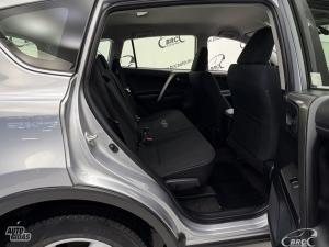Grey Toyota RAV4 2018 in Avizieniai, with an engine capacity of 2.00 L and mileage of 136 thousand km for 17500 €, photo 9 on AUTOMOTO.COM.LV