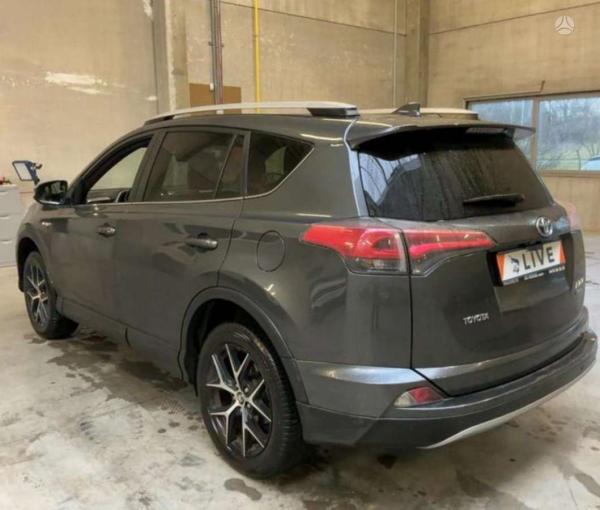 Grey Toyota RAV4 2018 in Vilnius, with an engine capacity of 2.50 L and mileage of 160 thousand km for 15999 €, photo 1 on AUTOMOTO.COM.LV