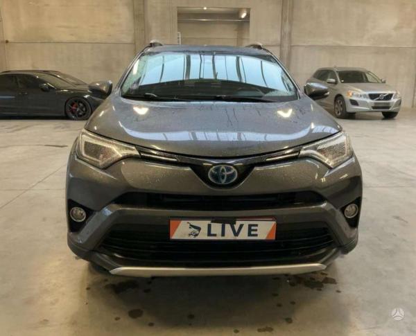 Grey Toyota RAV4 2018 in Vilnius, with an engine capacity of 2.50 L and mileage of 160 thousand km for 15999 €, photo 8 on AUTOMOTO.COM.LV