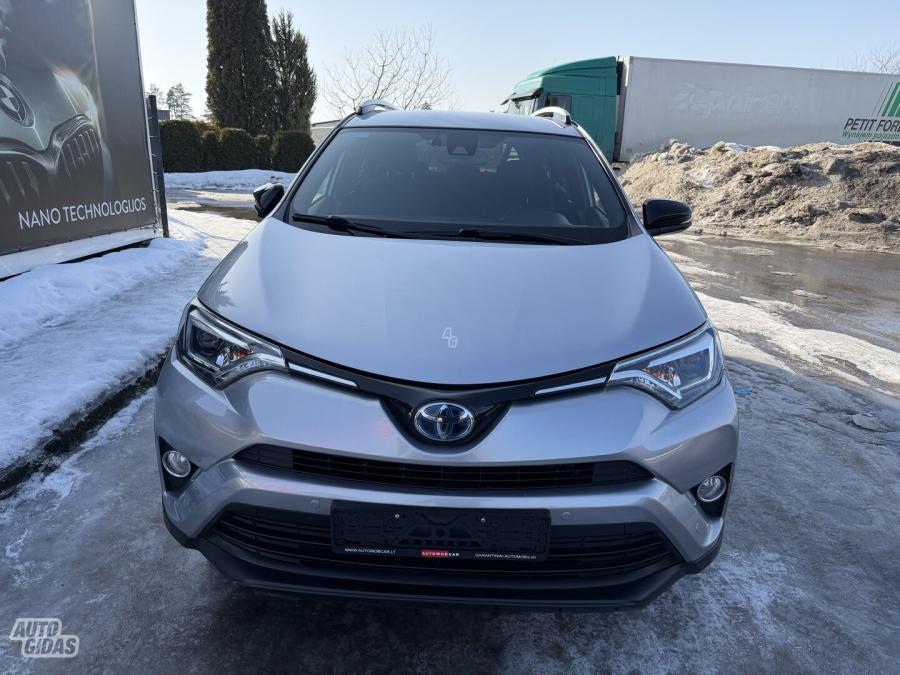 Grey Toyota RAV4 2018 in Vilnius, with an engine capacity of 2.50 L and mileage of 182 thousand km for 17350 €, photo 3 on AUTOMOTO.COM.LV