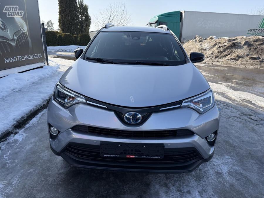 Grey Toyota RAV4 2018 in Vilnius, with an engine capacity of 2.50 L and mileage of 182 thousand km for 17350 €, photo 4 on AUTOMOTO.COM.LV