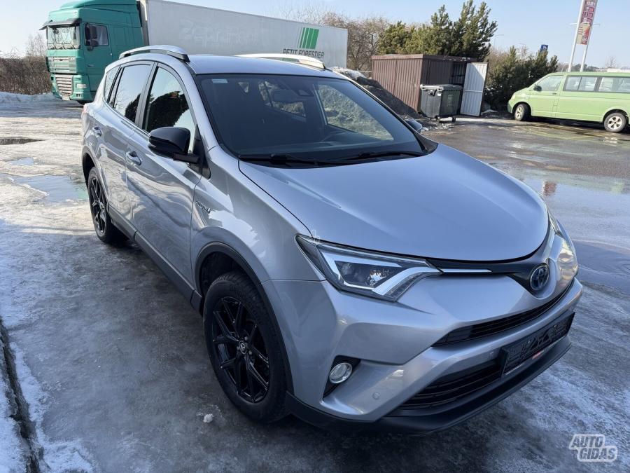 Grey Toyota RAV4 2018 in Vilnius, with an engine capacity of 2.50 L and mileage of 182 thousand km for 17350 €, photo 6 on AUTOMOTO.COM.LV