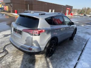 Grey Toyota RAV4 2018 in Vilnius, with an engine capacity of 2.50 L and mileage of 182 thousand km for 17350 €, photo 8 on AUTOMOTO.COM.LV