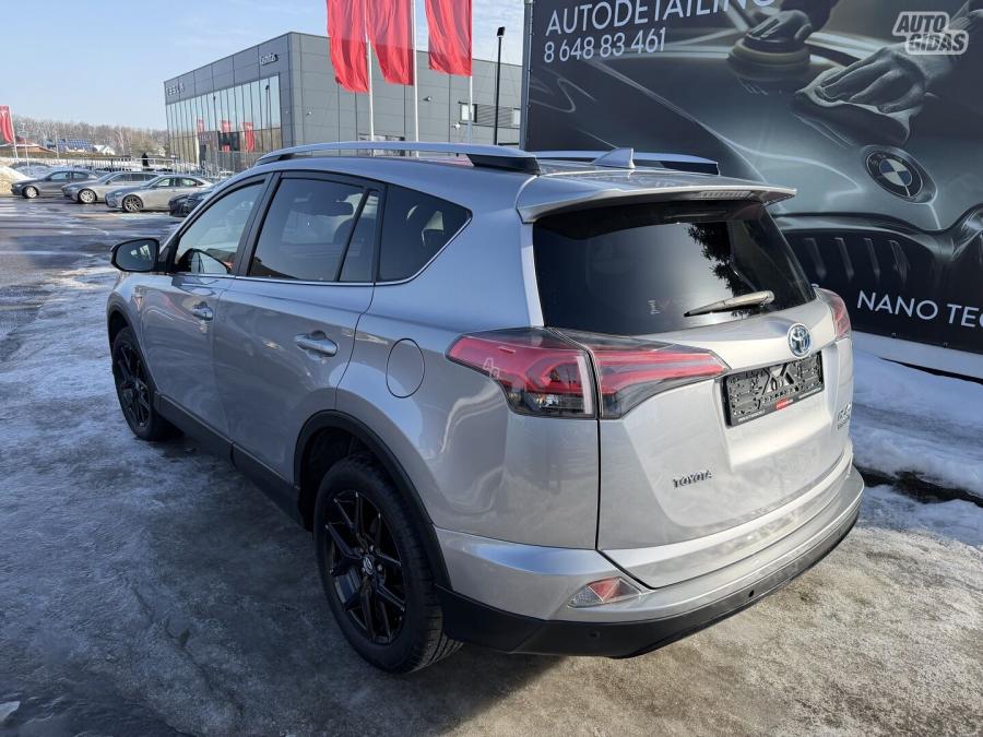 Grey Toyota RAV4 2018 in Vilnius, with an engine capacity of 2.50 L and mileage of 182 thousand km for 17350 €, photo 10 on AUTOMOTO.COM.LV