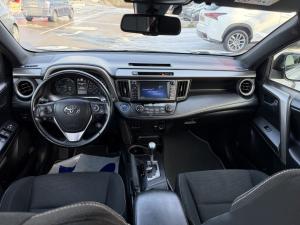 Grey Toyota RAV4 2018 in Vilnius, with an engine capacity of 2.50 L and mileage of 182 thousand km for 17350 €, photo 18 on AUTOMOTO.COM.LV