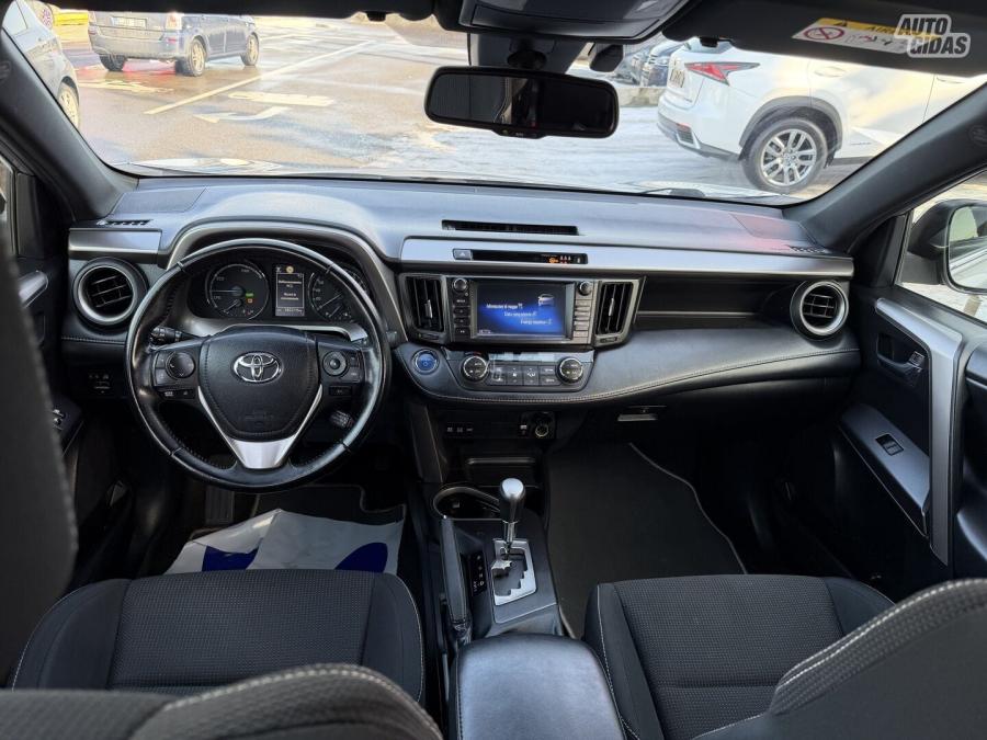 Grey Toyota RAV4 2018 in Vilnius, with an engine capacity of 2.50 L and mileage of 182 thousand km for 17350 €, photo 19 on AUTOMOTO.COM.LV