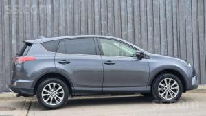 Pelēks Toyota RAV4 2018 Jelgava, ar dzinēja tilpumu 2.00 L un nobraukumu 235 tūkst. km par 15950 €, foto 3 vietnē AUTOMOTO.COM.LV