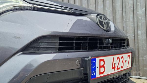 Grey Toyota RAV4 2018 in Jelgava, with an engine capacity of 2.00 L and mileage of 235 thousand km for 15950 €, photo 4 on AUTOMOTO.COM.LV
