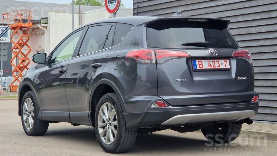 Pelēks Toyota RAV4 2018 Jelgava, ar dzinēja tilpumu 2.00 L un nobraukumu 235 tūkst. km par 15950 €, foto 14 vietnē AUTOMOTO.COM.LV