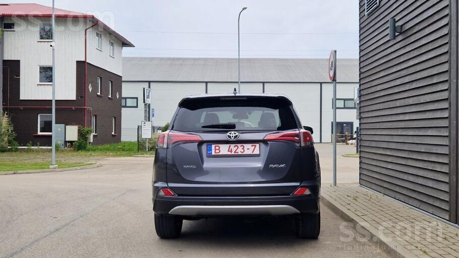 Pelēks Toyota RAV4 2018 Jelgava, ar dzinēja tilpumu 2.00 L un nobraukumu 235 tūkst. km par 15950 €, foto 19 vietnē AUTOMOTO.COM.LV