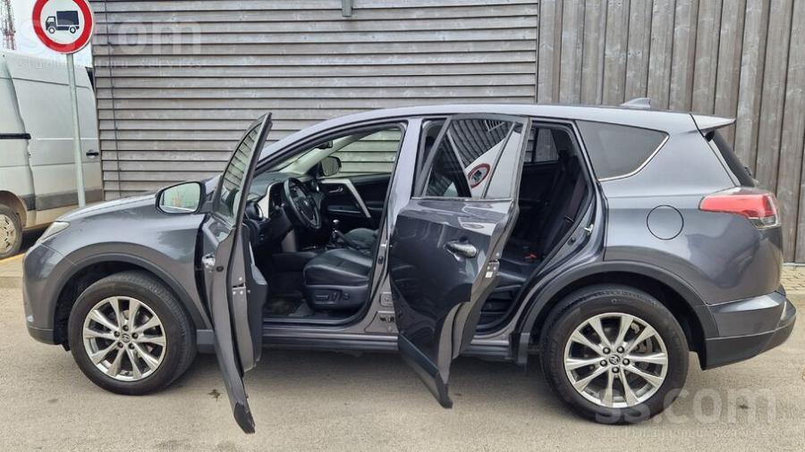 Pelēks Toyota RAV4 2018 Jelgava, ar dzinēja tilpumu 2.00 L un nobraukumu 235 tūkst. km par 15950 €, foto 20 vietnē AUTOMOTO.COM.LV