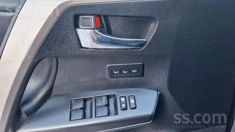 Pelēks Toyota RAV4 2018 Jelgava, ar dzinēja tilpumu 2.00 L un nobraukumu 235 tūkst. km par 15950 €, foto 24 vietnē AUTOMOTO.COM.LV
