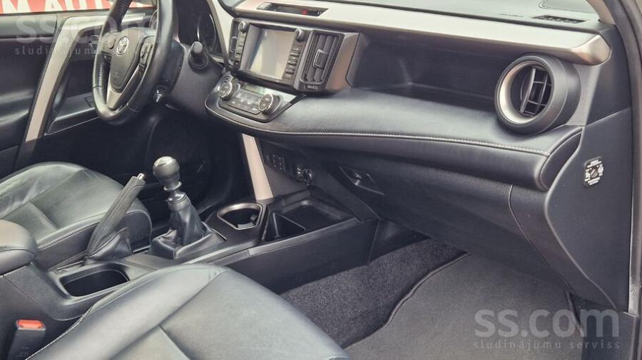 Pelēks Toyota RAV4 2018 Jelgava, ar dzinēja tilpumu 2.00 L un nobraukumu 235 tūkst. km par 15950 €, foto 29 vietnē AUTOMOTO.COM.LV