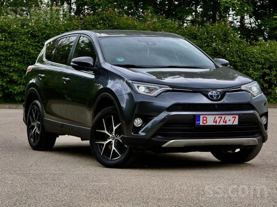 Pelēks Toyota RAV4 2018 Rīga, ar dzinēja tilpumu 2.50 L un nobraukumu 140 tūkst. km par 16997 €, foto 1 vietnē AUTOMOTO.COM.LV