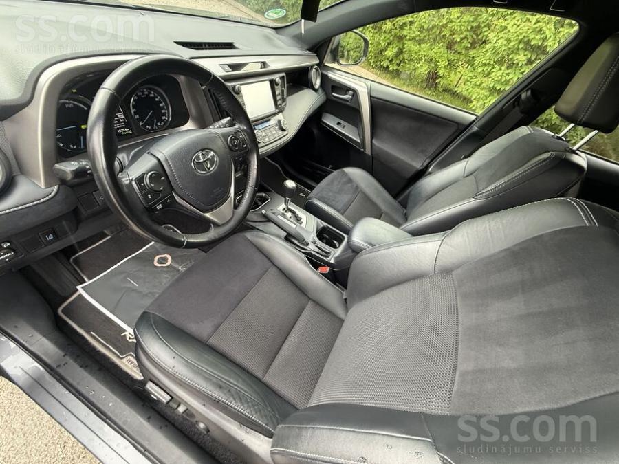 Pelēks Toyota RAV4 2018 Rīga, ar dzinēja tilpumu 2.50 L un nobraukumu 140 tūkst. km par 16997 €, foto 8 vietnē AUTOMOTO.COM.LV