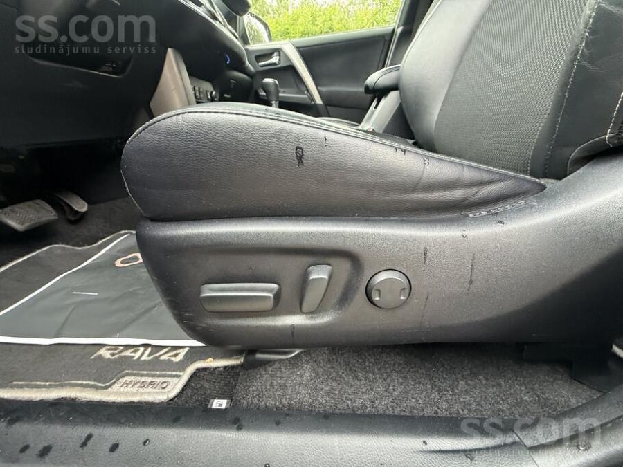 Pelēks Toyota RAV4 2018 Rīga, ar dzinēja tilpumu 2.50 L un nobraukumu 140 tūkst. km par 16997 €, foto 10 vietnē AUTOMOTO.COM.LV