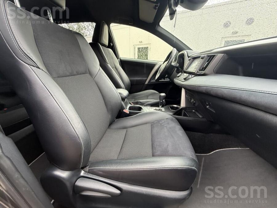 Pelēks Toyota RAV4 2018 Rīga, ar dzinēja tilpumu 2.50 L un nobraukumu 140 tūkst. km par 16997 €, foto 17 vietnē AUTOMOTO.COM.LV