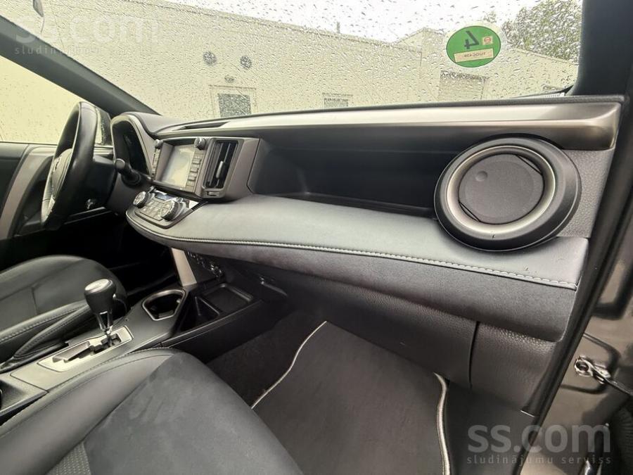 Pelēks Toyota RAV4 2018 Rīga, ar dzinēja tilpumu 2.50 L un nobraukumu 140 tūkst. km par 16997 €, foto 20 vietnē AUTOMOTO.COM.LV