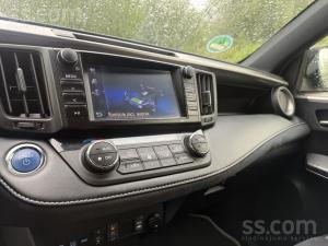 Pelēks Toyota RAV4 2018 Rīga, ar dzinēja tilpumu 2.50 L un nobraukumu 140 tūkst. km par 16997 €, foto 31 vietnē AUTOMOTO.COM.LV