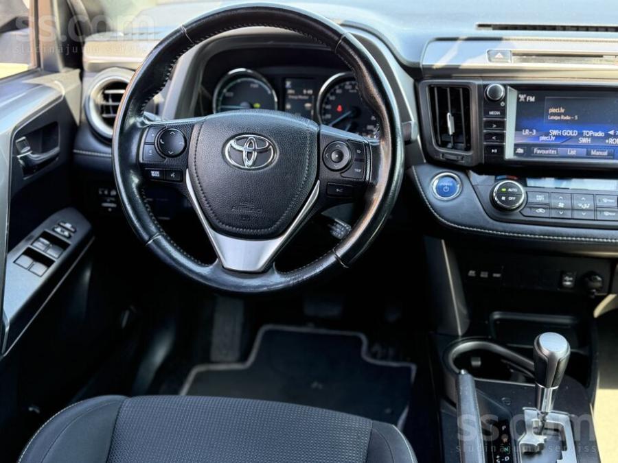 Pelēks Toyota RAV4 2018 Rīga, ar dzinēja tilpumu 2.50 L un nobraukumu 221 tūkst. km par 15500 €, foto 6 vietnē AUTOMOTO.COM.LV