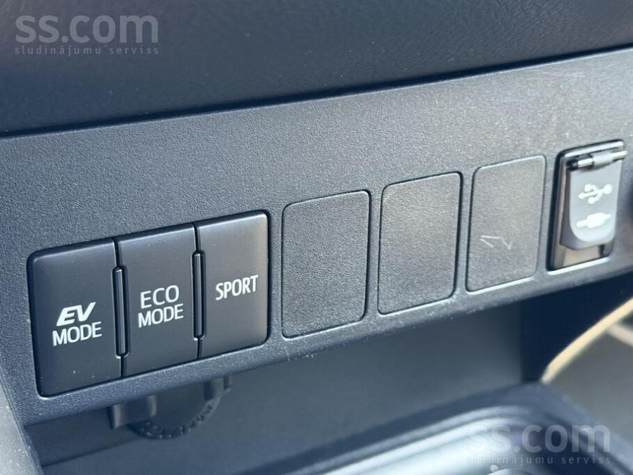 Pelēks Toyota RAV4 2018 Rīga, ar dzinēja tilpumu 2.50 L un nobraukumu 221 tūkst. km par 15500 €, foto 8 vietnē AUTOMOTO.COM.LV