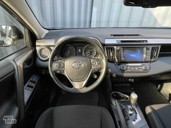 Pelēks Toyota RAV4 2018 Viļņa, ar dzinēja tilpumu 2.00 L un nobraukumu 151 tūkst. km par 15990 €, foto 8 vietnē AUTOMOTO.COM.LV