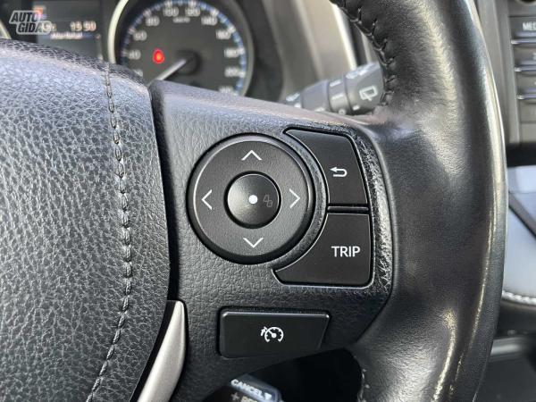 Pelēks Toyota RAV4 2018 Viļņa, ar dzinēja tilpumu 2.00 L un nobraukumu 151 tūkst. km par 15990 €, foto 10 vietnē AUTOMOTO.COM.LV