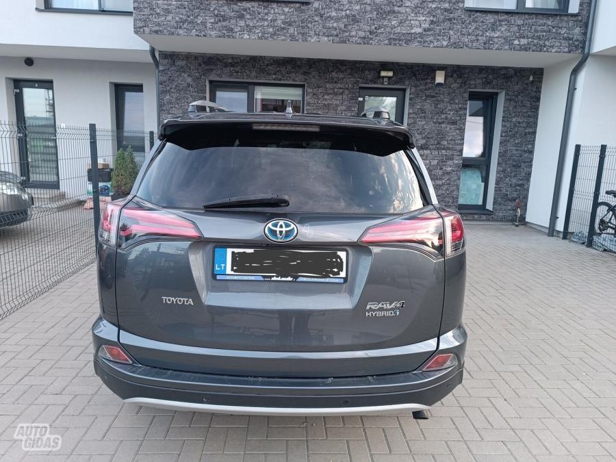 Pelēks Toyota RAV4 2018 Viļņa, ar dzinēja tilpumu 2.50 L un nobraukumu 183 tūkst. km par 20000 €, foto 5 vietnē AUTOMOTO.COM.LV